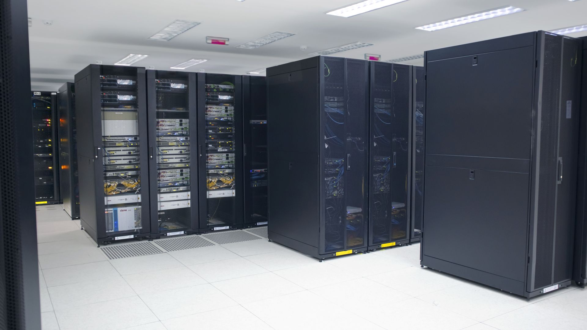 Standar Keamanan dalam Memilih Data Center | Omadata